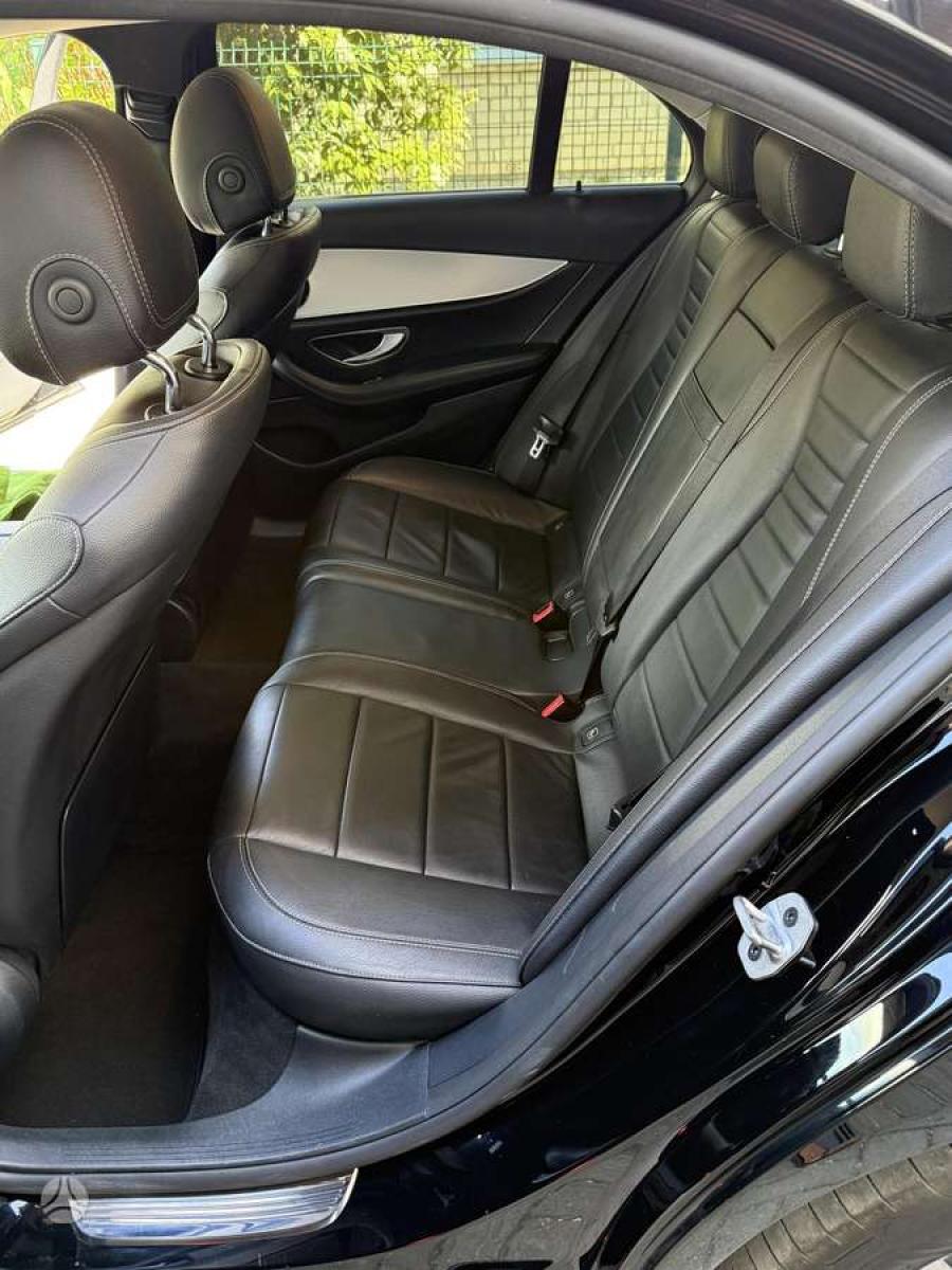Melns Mercedes-Benz E 300 2022 Trakai, ar dzinēja tilpumu 1.95 L un nobraukumu 400 tūkst. km par 24000 €, foto 14 vietnē AUTOMOTO.COM.LV