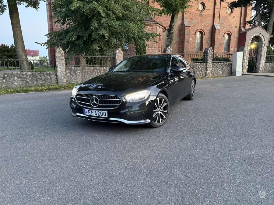 Melns Mercedes-Benz E 300 2022 Viļņa, ar dzinēja tilpumu 1.95 L un nobraukumu 400 tūkst. km par 23000 €, foto 3 vietnē AUTOMOTO.COM.LV