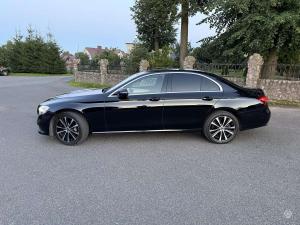 Melns Mercedes-Benz E 300 2022 Viļņa, ar dzinēja tilpumu 1.95 L un nobraukumu 400 tūkst. km par 23000 €, foto 4 vietnē AUTOMOTO.COM.LV
