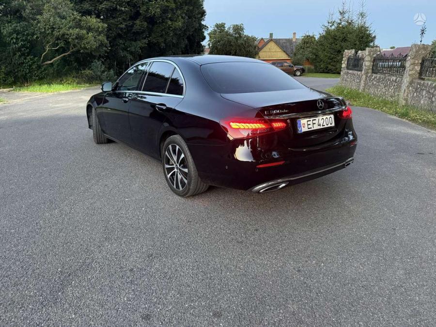 Melns Mercedes-Benz E 300 2022 Viļņa, ar dzinēja tilpumu 1.95 L un nobraukumu 400 tūkst. km par 23000 €, foto 8 vietnē AUTOMOTO.COM.LV