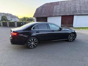 Melns Mercedes-Benz E 300 2022 Viļņa, ar dzinēja tilpumu 1.95 L un nobraukumu 400 tūkst. km par 23000 €, foto 11 vietnē AUTOMOTO.COM.LV