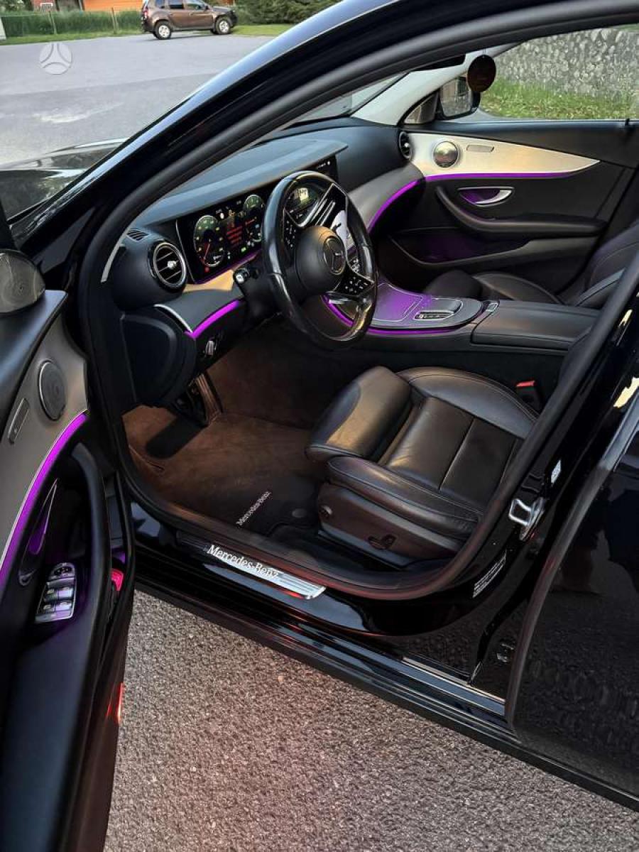 Melns Mercedes-Benz E 300 2022 Viļņa, ar dzinēja tilpumu 1.95 L un nobraukumu 400 tūkst. km par 23000 €, foto 12 vietnē AUTOMOTO.COM.LV