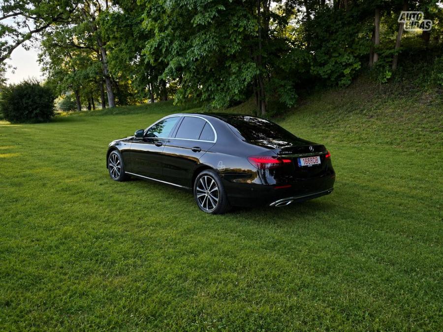 Black Mercedes-Benz E 300 2022 in Vilnius, with an engine capacity of 2.00 L and mileage of 400 thousand km for 23000 €, photo 1 on AUTOMOTO.COM.LV
