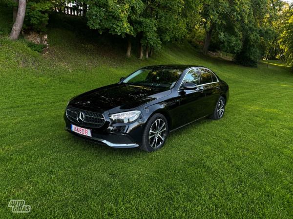 Melns Mercedes-Benz E 300 2022 Viļņa, ar dzinēja tilpumu 2.00 L un nobraukumu 400 tūkst. km par 23000 €, foto 3 vietnē AUTOMOTO.COM.LV