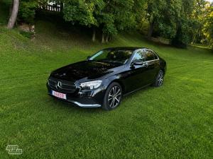 Black Mercedes-Benz E 300 2022 in Vilnius, with an engine capacity of 2.00 L and mileage of 400 thousand km for 23000 €, photo 4 on AUTOMOTO.COM.LV