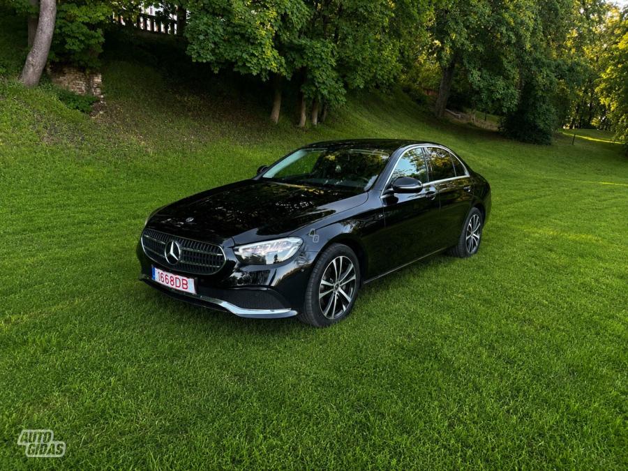 Black Mercedes-Benz E 300 2022 in Vilnius, with an engine capacity of 2.00 L and mileage of 400 thousand km for 23000 €, photo 4 on AUTOMOTO.COM.LV