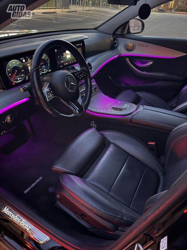 Melns Mercedes-Benz E 300 2022 Viļņa, ar dzinēja tilpumu 2.00 L un nobraukumu 400 tūkst. km par 23000 €, foto 6 vietnē AUTOMOTO.COM.LV