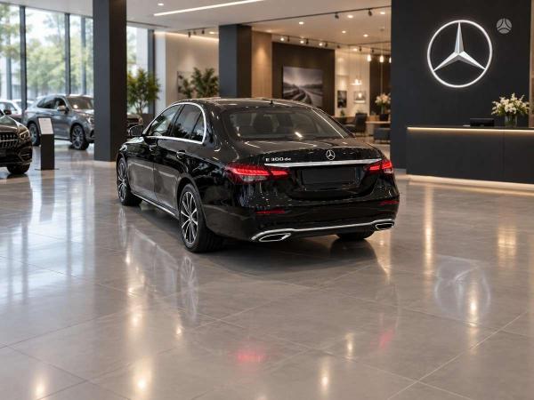 Мерседес Е 300 2022 в Вильнюс на AUTOMOTO.COM.LV Черный Мерседес Е 300 2022 в Вильнюс, объемом двигателя 1.95 л и пробегом 400 тыс. км за 23000 €, фото 6 на AUTOMOTO.COM.LV