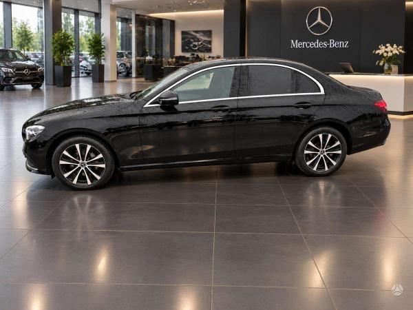 Мерседес Е 300 2022 в Вильнюс на AUTOMOTO.COM.LV Черный Мерседес Е 300 2022 в Вильнюс, объемом двигателя 1.95 л и пробегом 400 тыс. км за 23000 €, фото 11 на AUTOMOTO.COM.LV