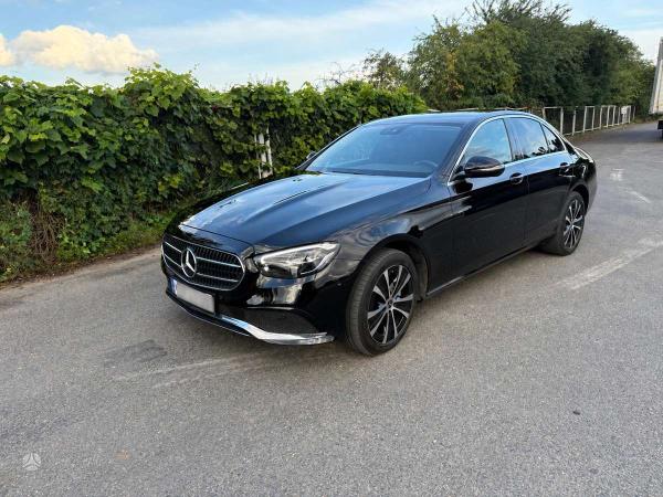 Melns Mercedes-Benz E 300 2022 Viļņa, ar dzinēja tilpumu 1.95 L un nobraukumu 400 tūkst. km par 21000 €, foto 1 vietnē AUTOMOTO.COM.LV