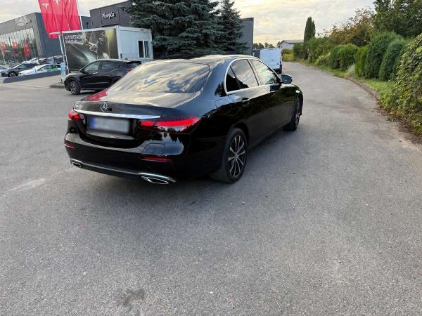 Melns Mercedes-Benz E 300 2022 Viļņa, ar dzinēja tilpumu 1.95 L un nobraukumu 400 tūkst. km par 21000 €, foto 7 vietnē AUTOMOTO.COM.LV