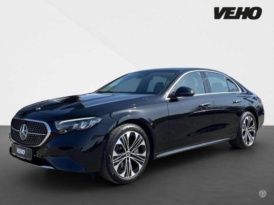 Melns Mercedes-Benz E 300 2024 Kauņa, ar dzinēja tilpumu 2.00 L un nobraukumu 20 tūkst. km par 47900 €, foto 1 vietnē AUTOMOTO.COM.LV