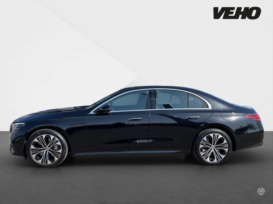 Melns Mercedes-Benz E 300 2024 Kauņa, ar dzinēja tilpumu 2.00 L un nobraukumu 20 tūkst. km par 47900 €, foto 3 vietnē AUTOMOTO.COM.LV