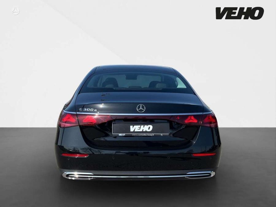 Melns Mercedes-Benz E 300 2024 Kauņa, ar dzinēja tilpumu 2.00 L un nobraukumu 20 tūkst. km par 47900 €, foto 5 vietnē AUTOMOTO.COM.LV