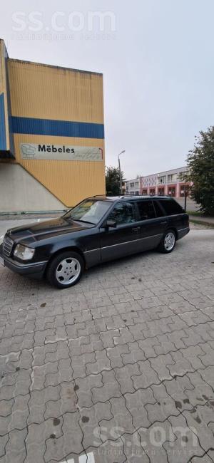 Melns Mercedes-Benz E 300 1992 Rīga, ar dzinēja tilpumu 3.00 L un nobraukumu 482 tūkst. km par 3200 €, foto 3 vietnē AUTOMOTO.COM.LV