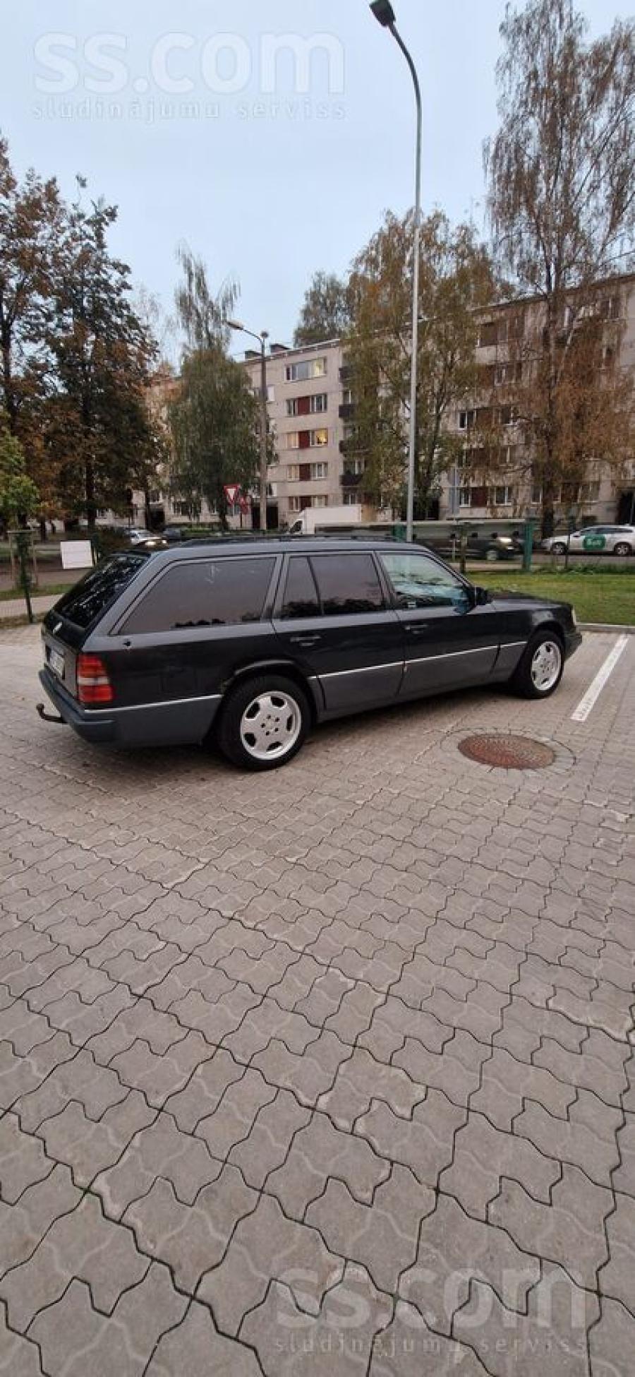 Melns Mercedes-Benz E 300 1992 Rīga, ar dzinēja tilpumu 3.00 L un nobraukumu 482 tūkst. km par 3200 €, foto 6 vietnē AUTOMOTO.COM.LV