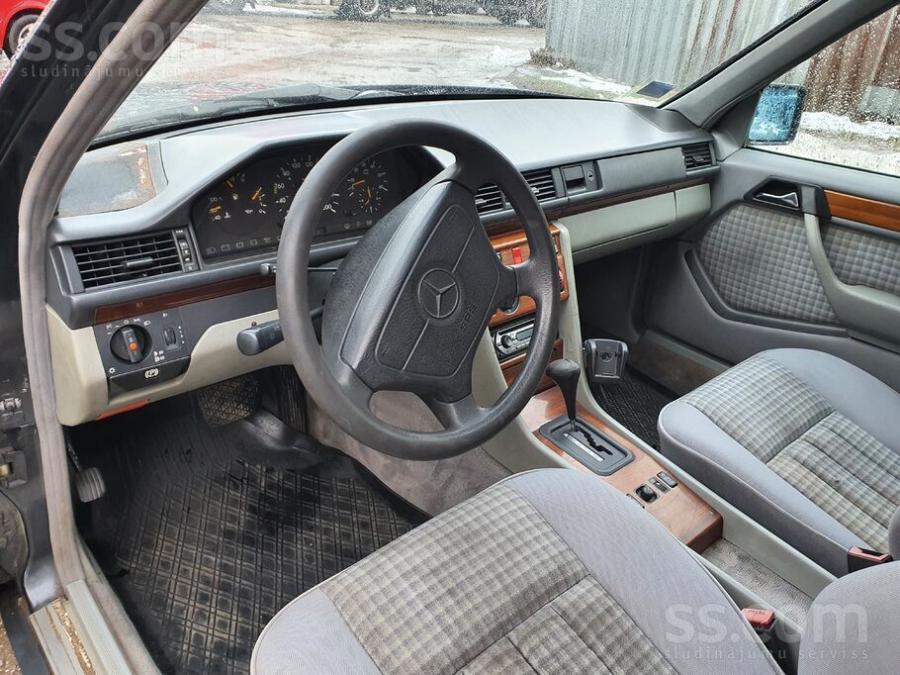 Melns Mercedes-Benz E 300 1992 Rīga, ar dzinēja tilpumu 3.00 L un nobraukumu 482 tūkst. km par 3200 €, foto 8 vietnē AUTOMOTO.COM.LV