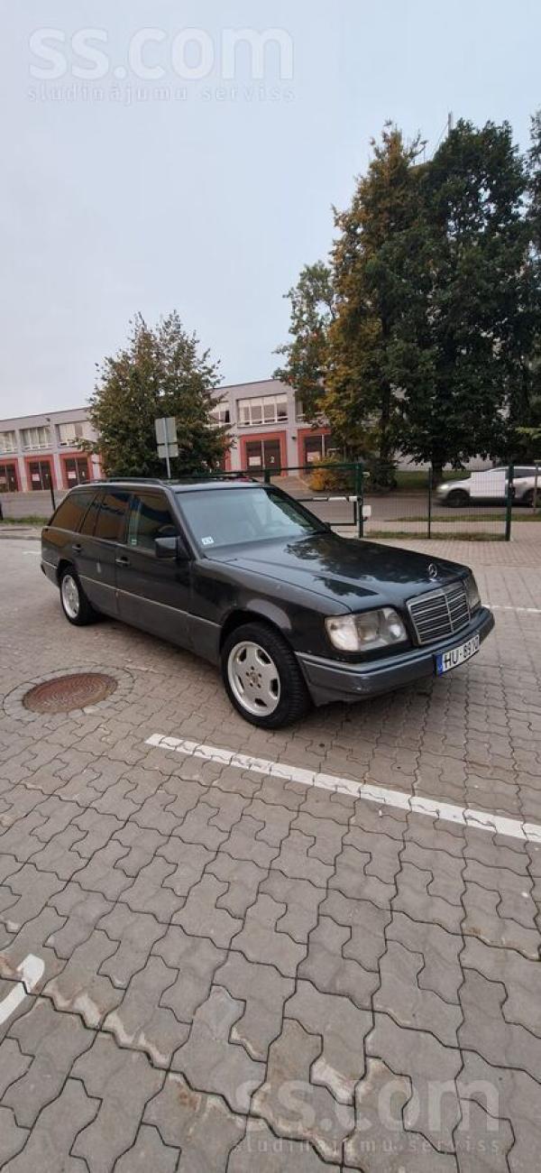 Melns Mercedes-Benz E 300 1992 Rīga, ar dzinēja tilpumu 3.00 L un nobraukumu 482 tūkst. km par 2000 €, foto 1 vietnē AUTOMOTO.COM.LV