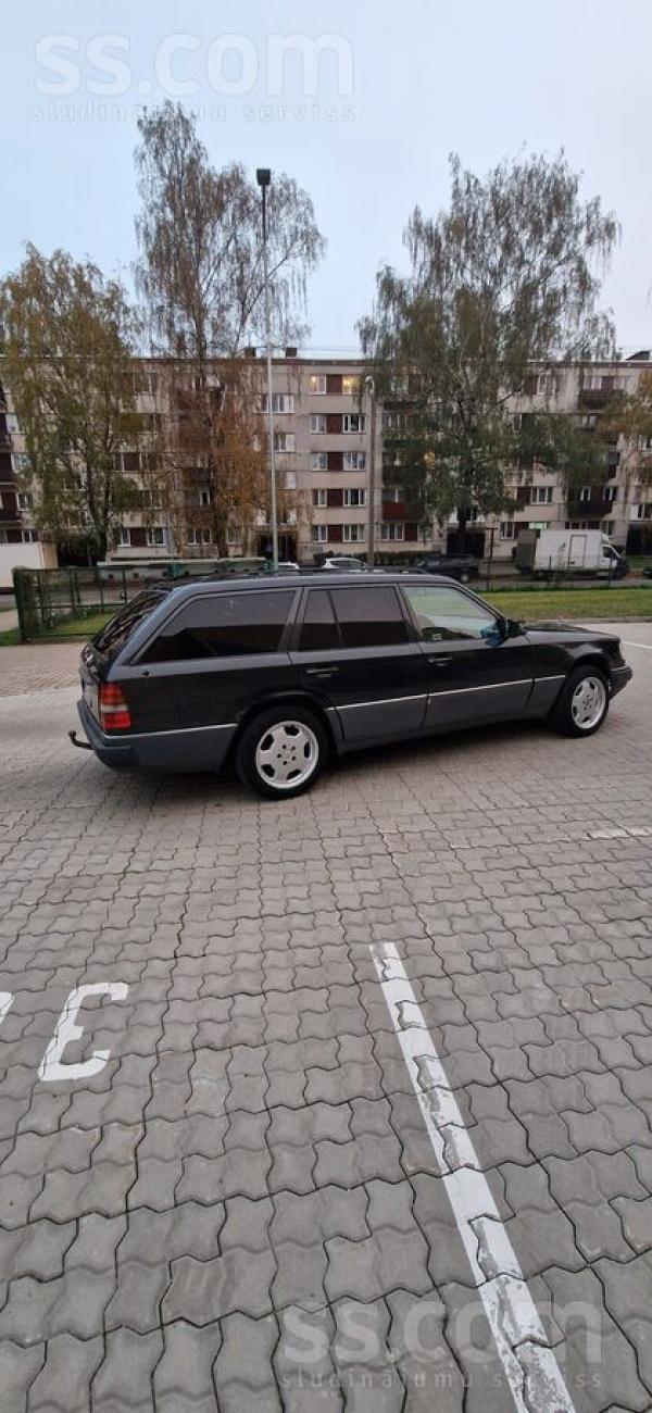 Melns Mercedes-Benz E 300 1992 Rīga, ar dzinēja tilpumu 3.00 L un nobraukumu 482 tūkst. km par 2000 €, foto 4 vietnē AUTOMOTO.COM.LV
