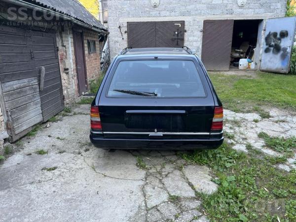 Melns Mercedes-Benz E 300 1996 Jēkabpils, ar dzinēja tilpumu 3.00 L un nobraukumu 418 tūkst. km par 2300 €, foto 2 vietnē AUTOMOTO.COM.LV
