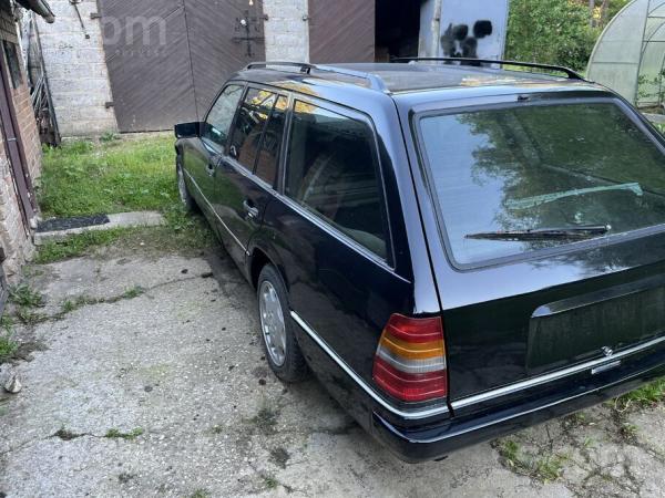 Melns Mercedes-Benz E 300 1996 Jēkabpils, ar dzinēja tilpumu 3.00 L un nobraukumu 418 tūkst. km par 2300 €, foto 3 vietnē AUTOMOTO.COM.LV