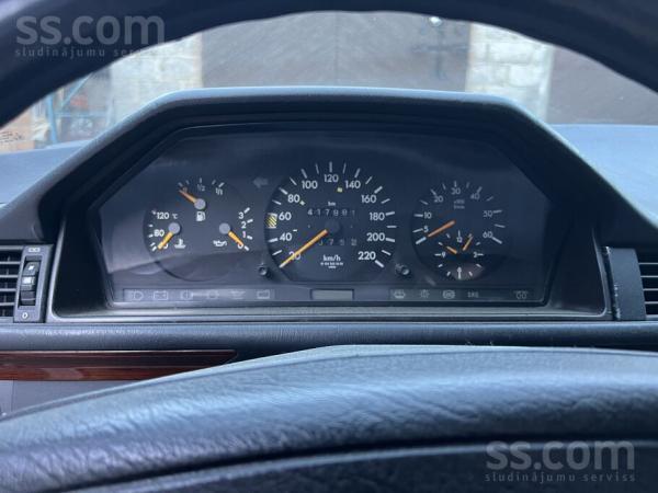 Melns Mercedes-Benz E 300 1996 Jēkabpils, ar dzinēja tilpumu 3.00 L un nobraukumu 418 tūkst. km par 2300 €, foto 6 vietnē AUTOMOTO.COM.LV