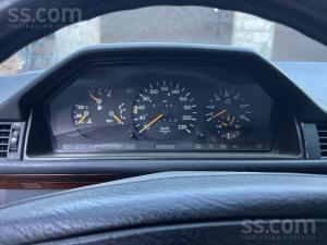 Melns Mercedes-Benz E 300 1996 Jēkabpils, ar dzinēja tilpumu 3.00 L un nobraukumu 418 tūkst. km par 2300 €, foto 7 vietnē AUTOMOTO.COM.LV