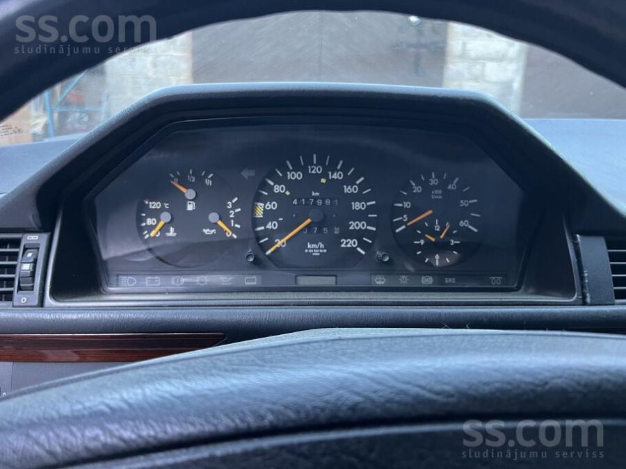 Melns Mercedes-Benz E 300 1996 Jēkabpils, ar dzinēja tilpumu 3.00 L un nobraukumu 418 tūkst. km par 2300 €, foto 7 vietnē AUTOMOTO.COM.LV