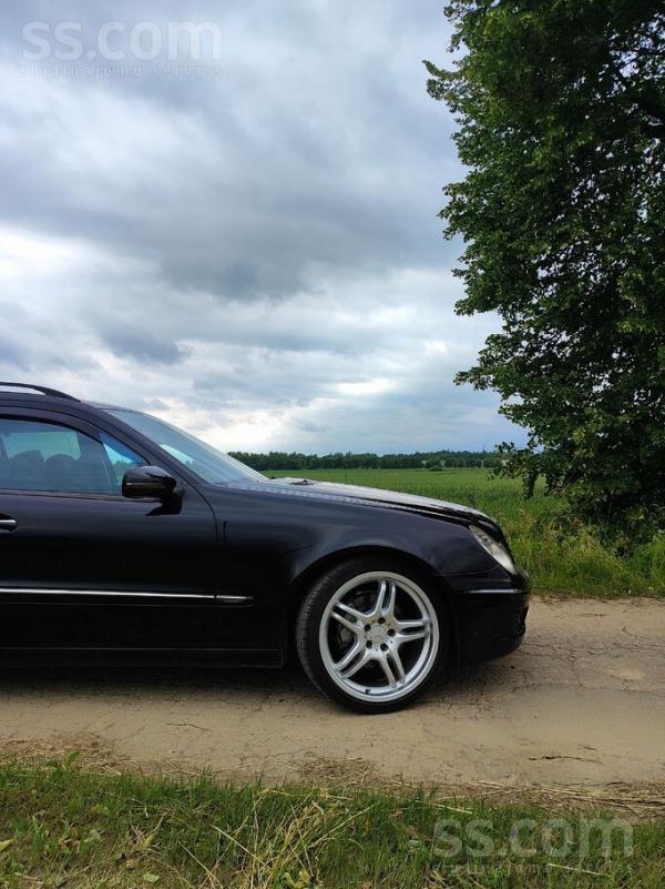 Melns Mercedes-Benz E 300 2006 Jelgava, ar dzinēja tilpumu 3.00 L un nobraukumu 313 tūkst. km par 5900 €, foto 5 vietnē AUTOMOTO.COM.LV