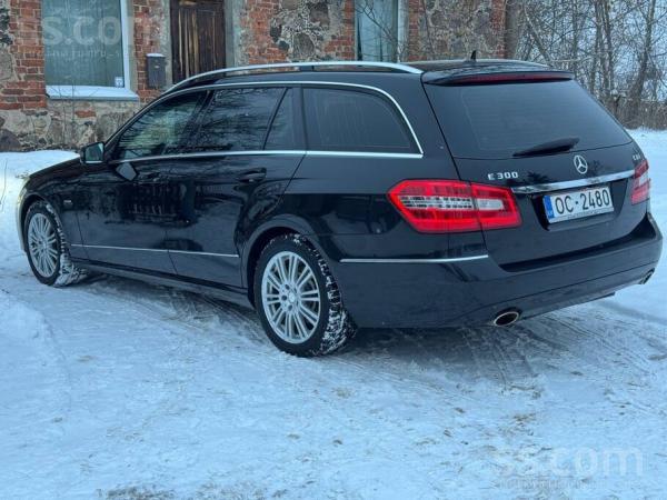 Black Mercedes-Benz E 300 2010 in Daugavpils, with an engine capacity of 3.00 L and mileage of 325 thousand km for 7850 €, photo 3 on AUTOMOTO.COM.LV