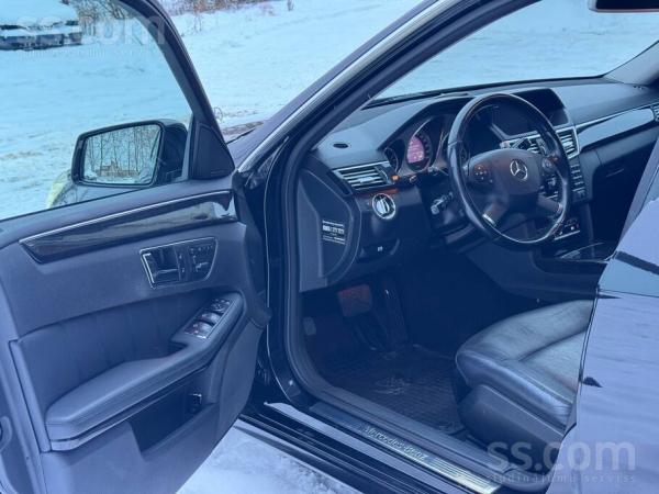 Black Mercedes-Benz E 300 2010 in Daugavpils, with an engine capacity of 3.00 L and mileage of 325 thousand km for 7850 €, photo 7 on AUTOMOTO.COM.LV