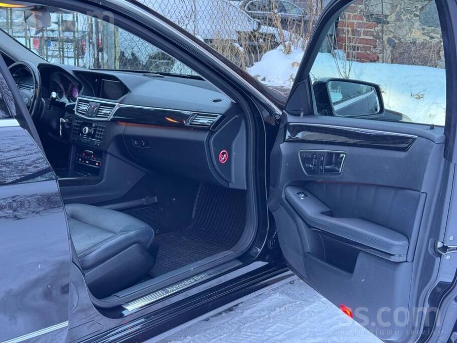 Melns Mercedes-Benz E 300 2010 Daugavpils, ar dzinēja tilpumu 3.00 L un nobraukumu 325 tūkst. km par 7850 €, foto 12 vietnē AUTOMOTO.COM.LV
