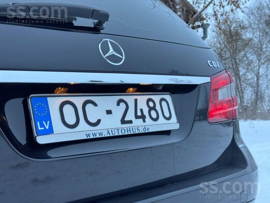 Melns Mercedes-Benz E 300 2010 Daugavpils, ar dzinēja tilpumu 3.00 L un nobraukumu 325 tūkst. km par 7850 €, foto 17 vietnē AUTOMOTO.COM.LV
