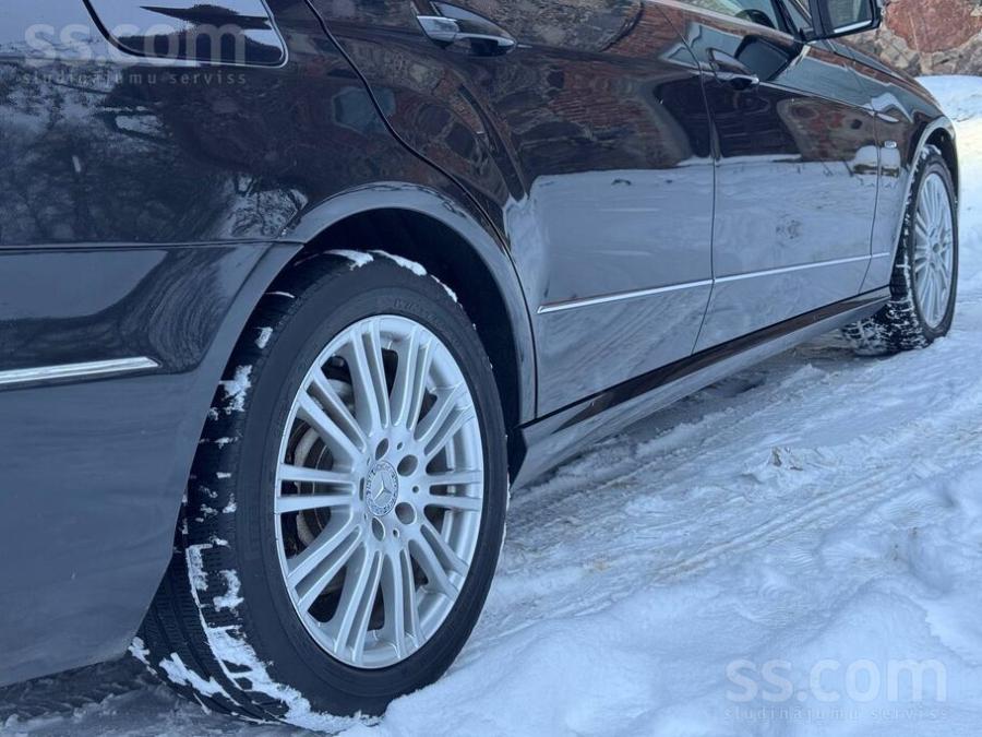 Melns Mercedes-Benz E 300 2010 Daugavpils, ar dzinēja tilpumu 3.00 L un nobraukumu 325 tūkst. km par 7850 €, foto 19 vietnē AUTOMOTO.COM.LV