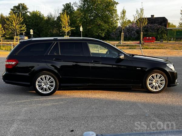 Черный Мерседес Е 300 2010 в Рига, объемом двигателя 3.00 л и пробегом 326 тыс. км за 7400 €, фото 4 на AUTOMOTO.COM.LV