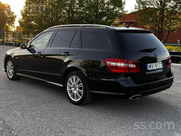 Черный Мерседес Е 300 2010 в Рига, объемом двигателя 3.00 л и пробегом 326 тыс. км за 7400 €, фото 7 на AUTOMOTO.COM.LV
