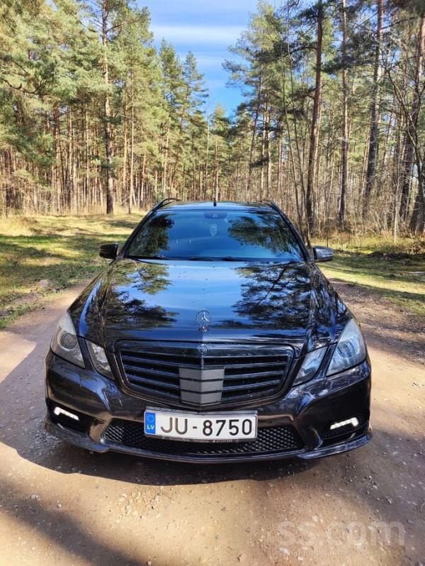 Black Mercedes-Benz E 300 2010 in Jurmala, with an engine capacity of 3.00 L and mileage of 290 thousand km for 8100 €, photo 6 on AUTOMOTO.COM.LV