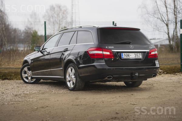 Melns Mercedes-Benz E 300 2010 Rīga, ar dzinēja tilpumu 3.00 L un nobraukumu 297 tūkst. km par 8790 €, foto 4 vietnē AUTOMOTO.COM.LV