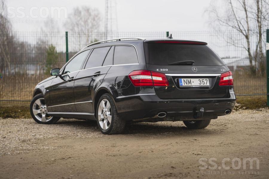 Черный Мерседес Е 300 2010 в Рига, объемом двигателя 3.00 л и пробегом 297 тыс. км за 8790 €, фото 5 на AUTOMOTO.COM.LV