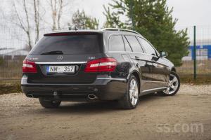 Черный Мерседес Е 300 2010 в Рига, объемом двигателя 3.00 л и пробегом 297 тыс. км за 8790 €, фото 7 на AUTOMOTO.COM.LV
