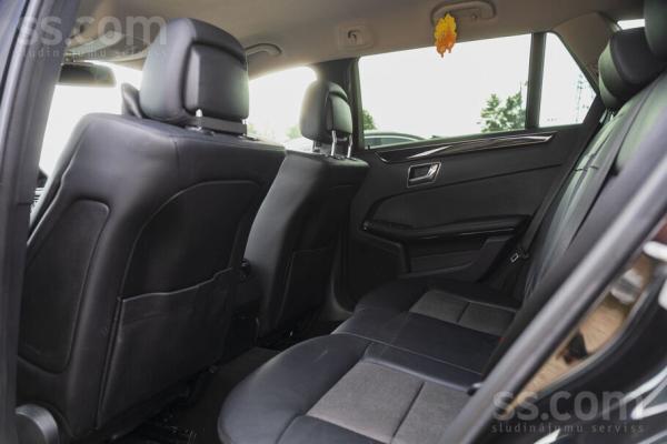 Melns Mercedes-Benz E 300 2010 Rīga, ar dzinēja tilpumu 3.00 L un nobraukumu 297 tūkst. km par 8790 €, foto 9 vietnē AUTOMOTO.COM.LV