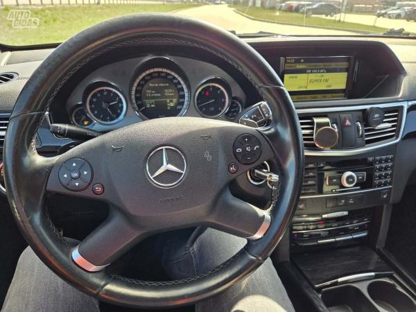 Melns Mercedes-Benz E 300 2011 Viļņa, ar dzinēja tilpumu 3.00 L un nobraukumu 460 tūkst. km par 5450 €, foto 3 vietnē AUTOMOTO.COM.LV