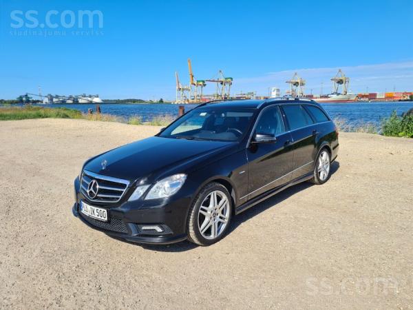 Black Mercedes-Benz E 300 2011 in Riga, with an engine capacity of 3.00 L and mileage of 220 thousand km for 10390 €, photo 2 on AUTOMOTO.COM.LV