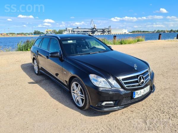 Black Mercedes-Benz E 300 2011 in Riga, with an engine capacity of 3.00 L and mileage of 220 thousand km for 10390 €, photo 3 on AUTOMOTO.COM.LV