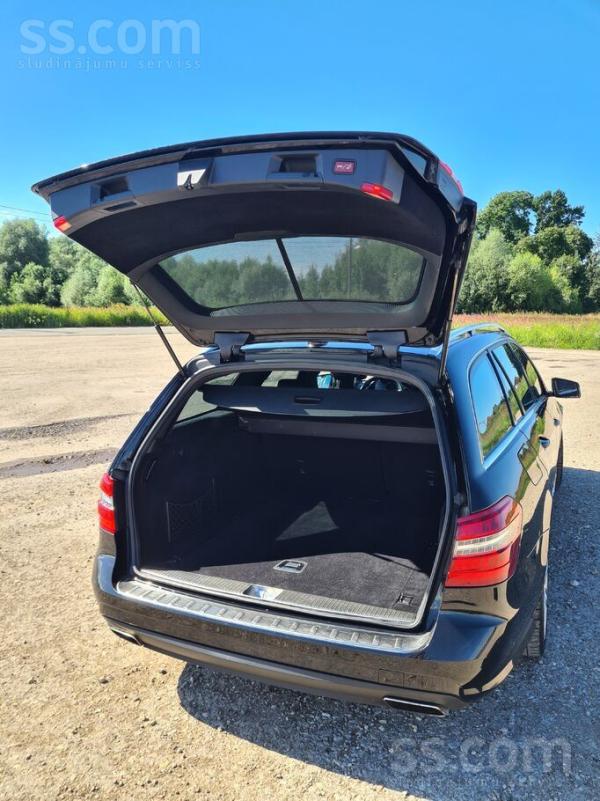Black Mercedes-Benz E 300 2011 in Riga, with an engine capacity of 3.00 L and mileage of 220 thousand km for 10390 €, photo 6 on AUTOMOTO.COM.LV