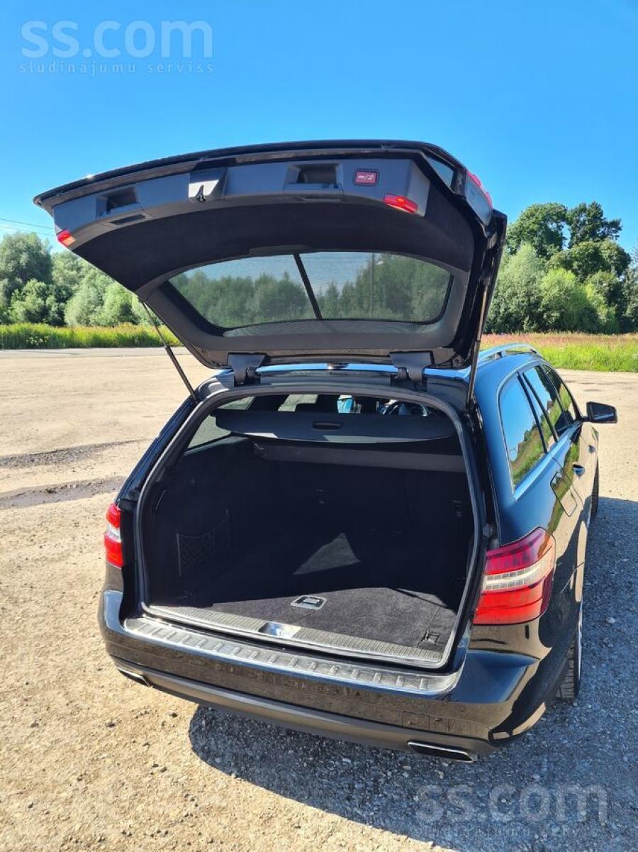 Melns Mercedes-Benz E 300 2011 Rīga, ar dzinēja tilpumu 3.00 L un nobraukumu 220 tūkst. km par 10390 €, foto 7 vietnē AUTOMOTO.COM.LV