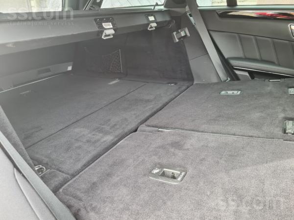 Black Mercedes-Benz E 300 2011 in Riga, with an engine capacity of 3.00 L and mileage of 220 thousand km for 10390 €, photo 7 on AUTOMOTO.COM.LV