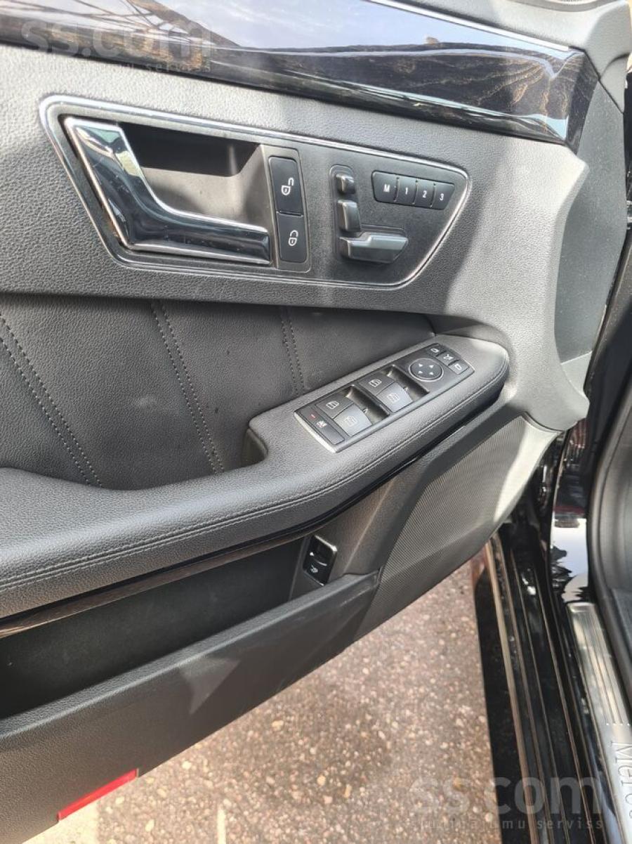 Melns Mercedes-Benz E 300 2011 Rīga, ar dzinēja tilpumu 3.00 L un nobraukumu 220 tūkst. km par 10390 €, foto 13 vietnē AUTOMOTO.COM.LV