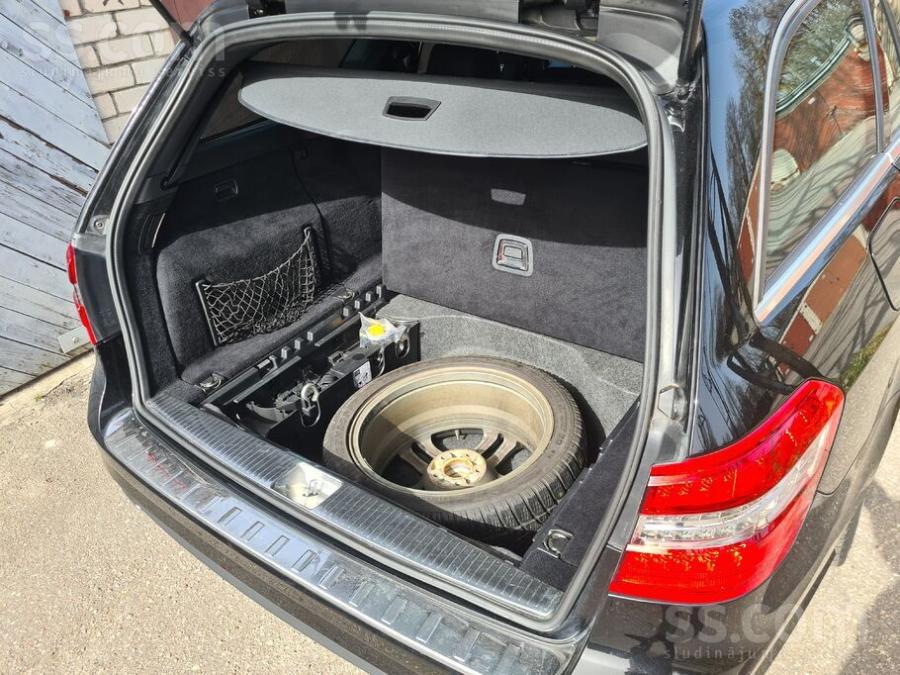 Melns Mercedes-Benz E 300 2011 Rīga, ar dzinēja tilpumu 3.00 L un nobraukumu 220 tūkst. km par 10390 €, foto 23 vietnē AUTOMOTO.COM.LV