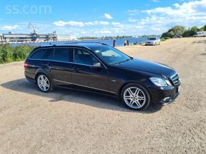 Melns Mercedes-Benz E 300 2011 Rīga, ar dzinēja tilpumu 3.00 L un nobraukumu 220 tūkst. km par 10390 €, foto 27 vietnē AUTOMOTO.COM.LV